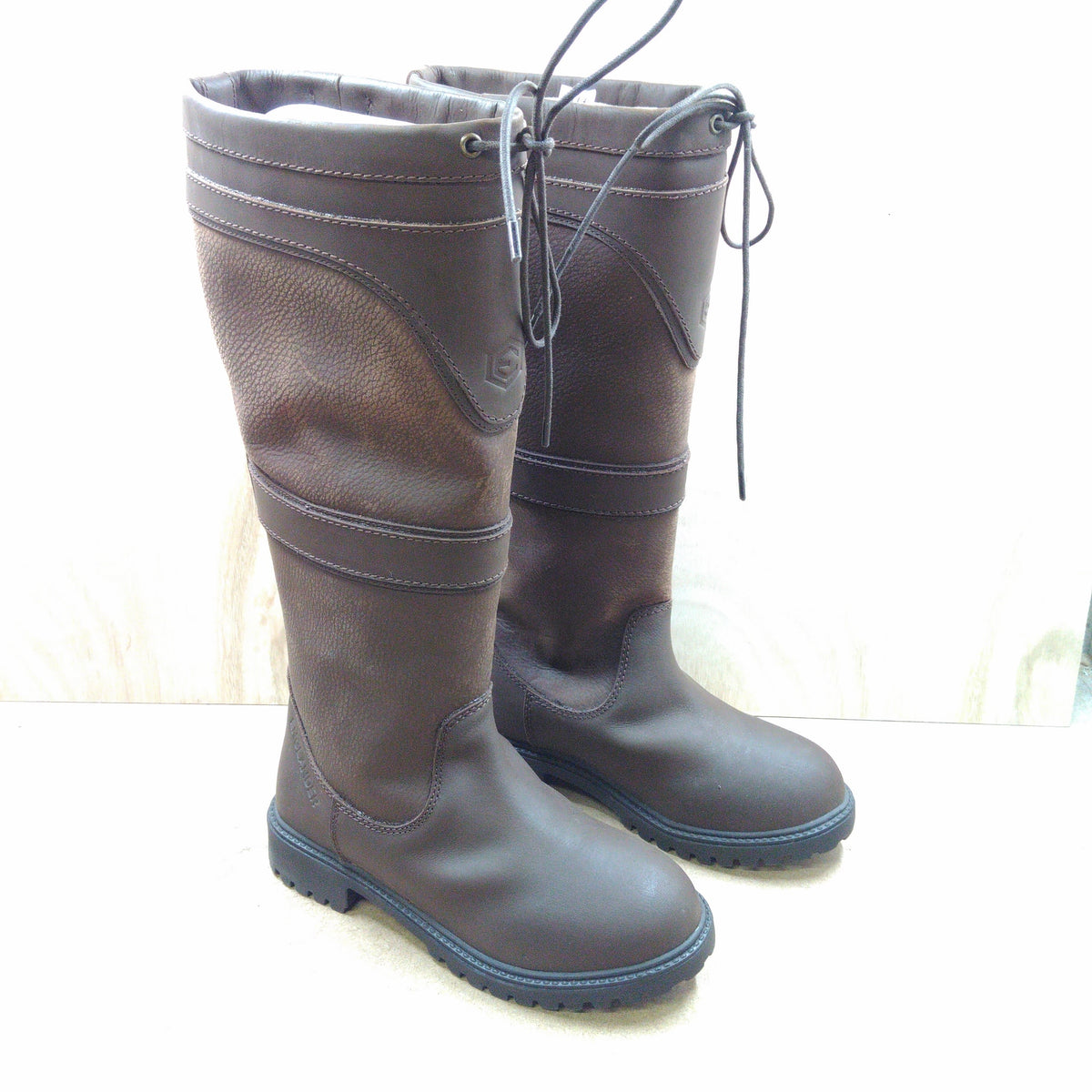 [Grade B - Clearance] Englander Equestrian Hera Waterproof Leather Cou – Just Horse Riders